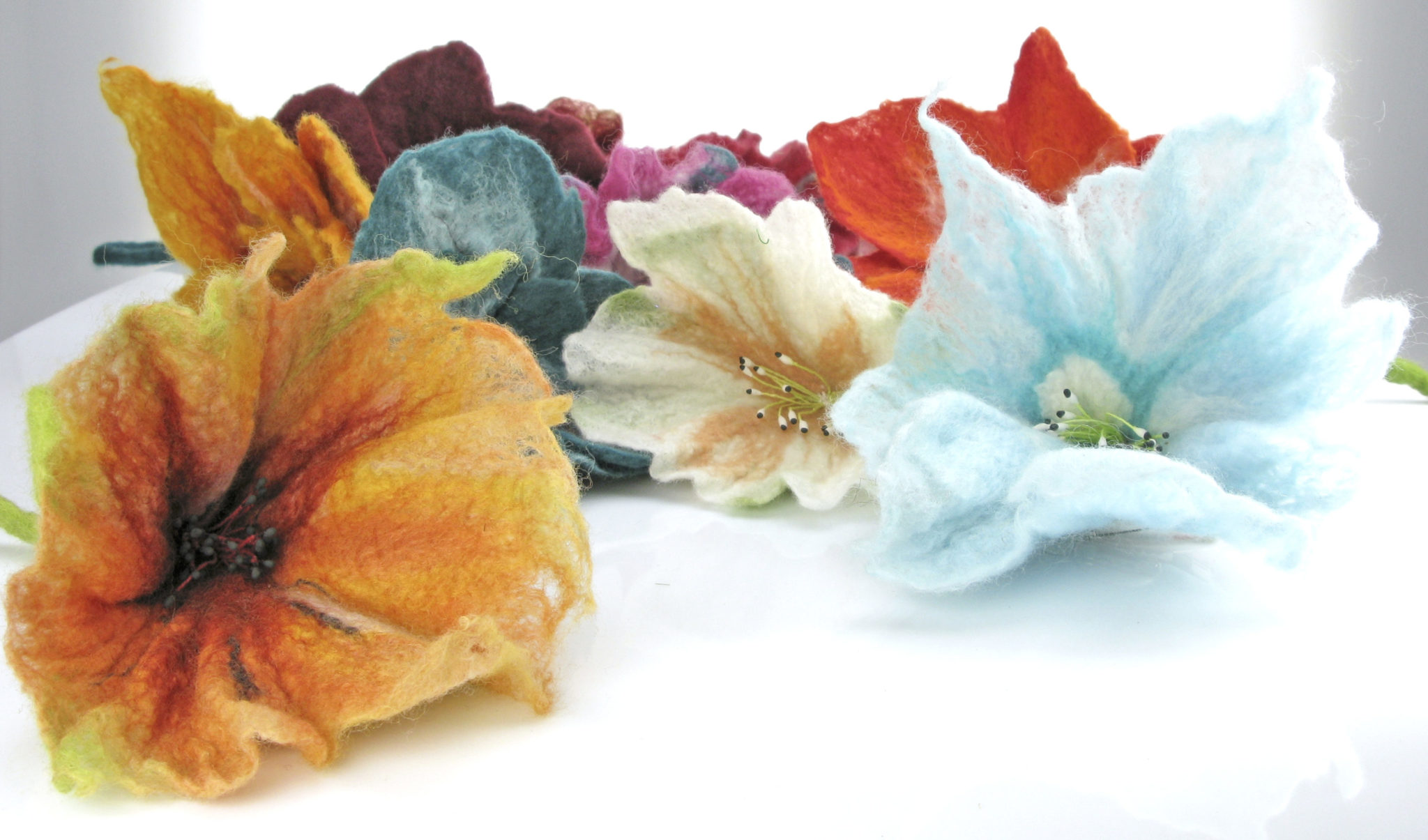 Fleurs, laine feutrée – Ateliers Ouverts